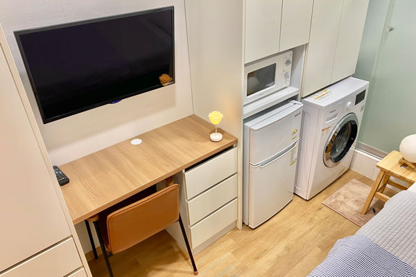 How to Use “(이)나” in Korean | Choice & Emphasis Particle